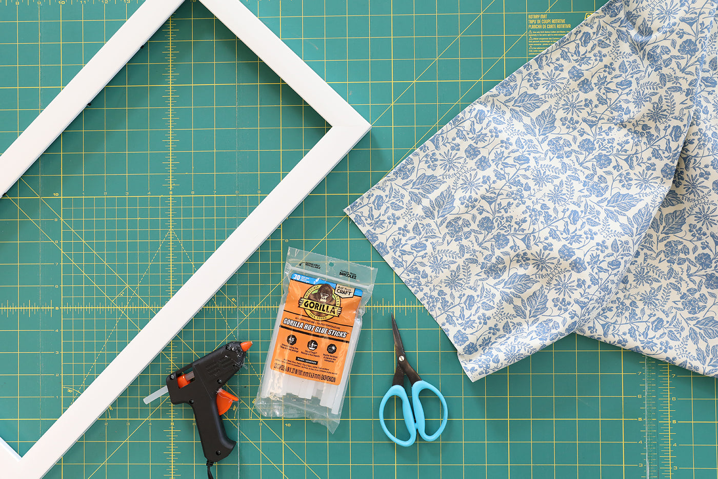 How to Make a Fabric Wrapped Frame – Collage Quilter
